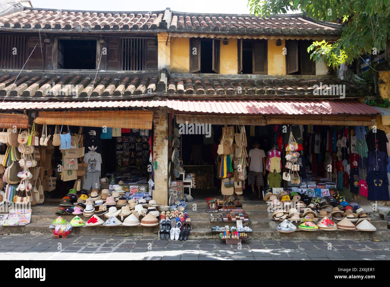 Tourist shops - traditional architecture Stock Photo - Alamy