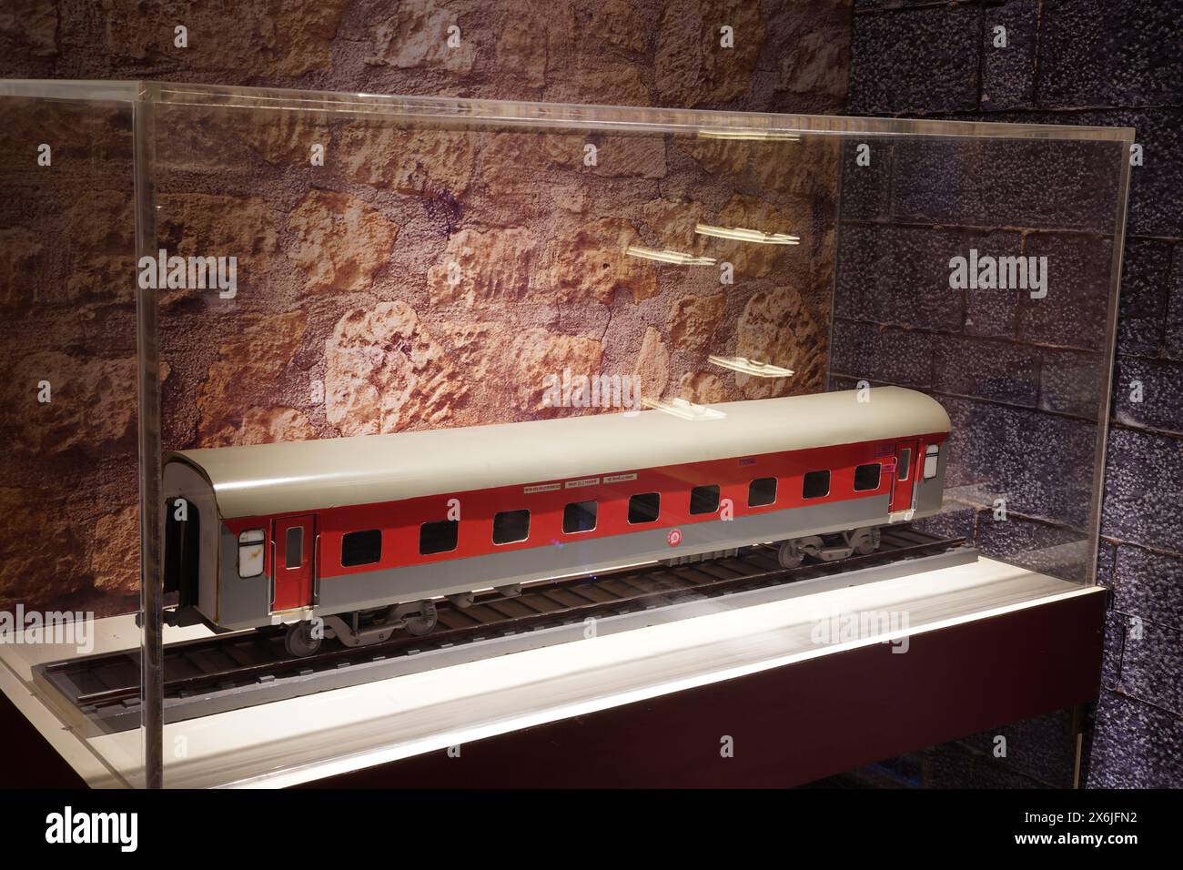 Scale-down model of Linke-Hofmann-Busch (LHB) Coach. Transport Gallery ...