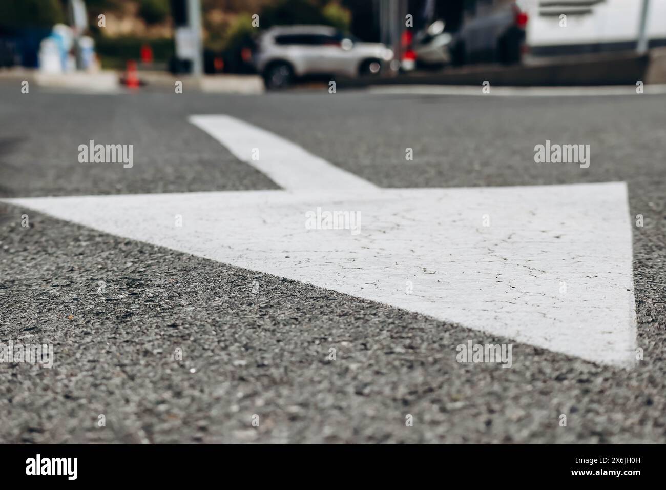 Car paint arrow symbol hi-res stock photography and images - Alamy