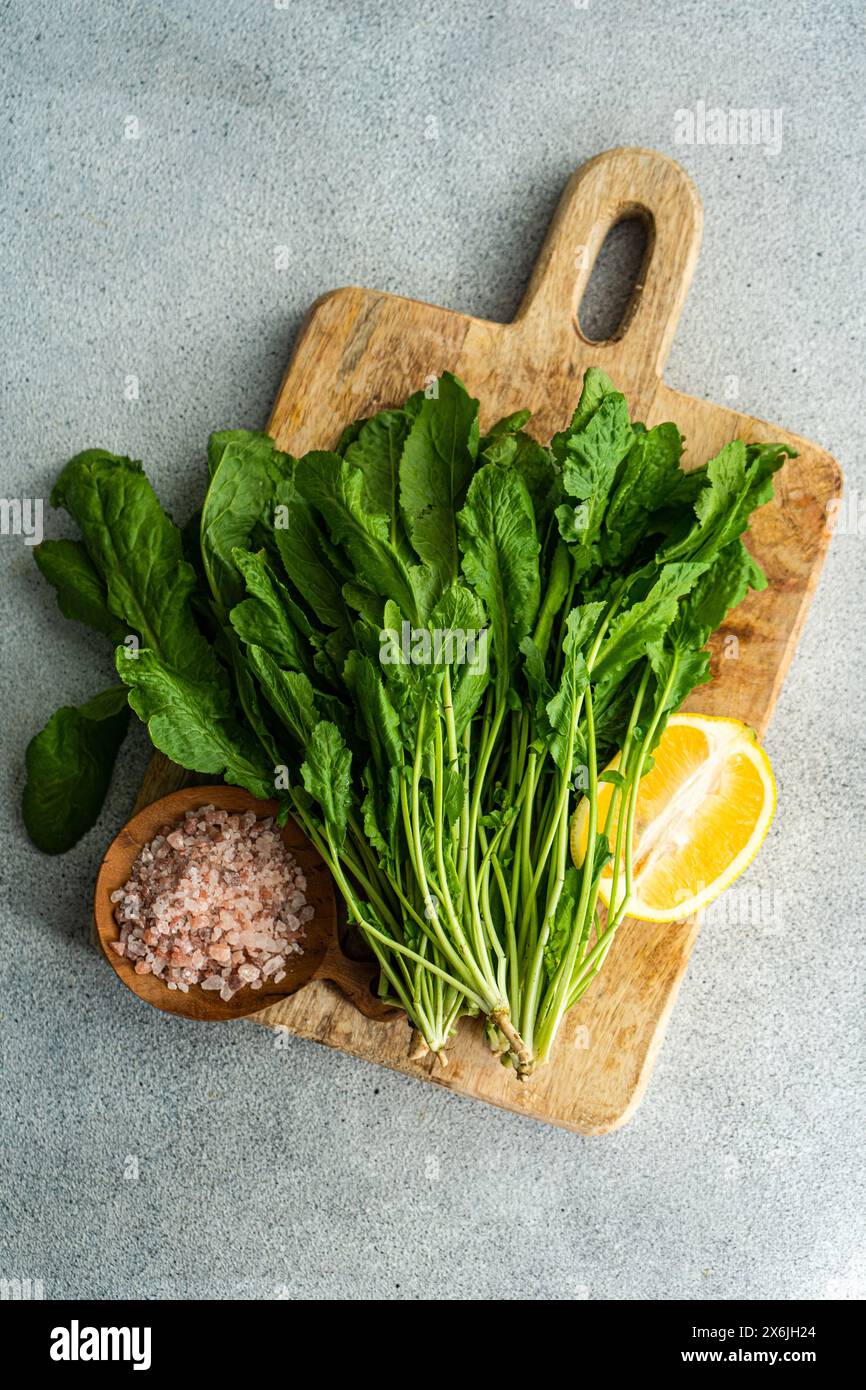 Rocket leaves on a chopping board Stock Photo - Alamy