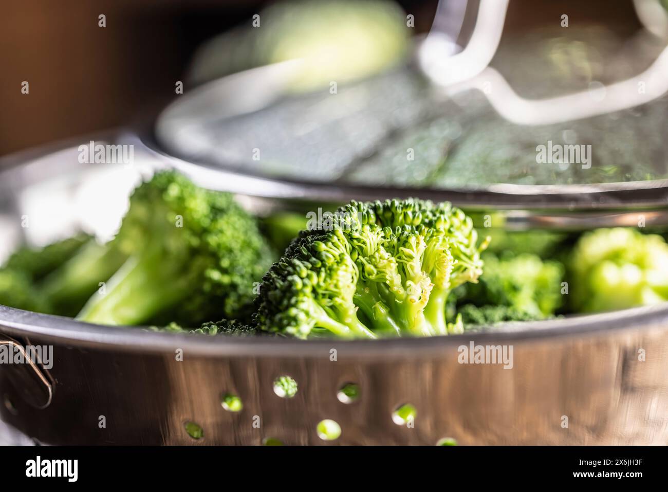 Steamed broccoli in stainless steel steamer Stock Photo - Alamy