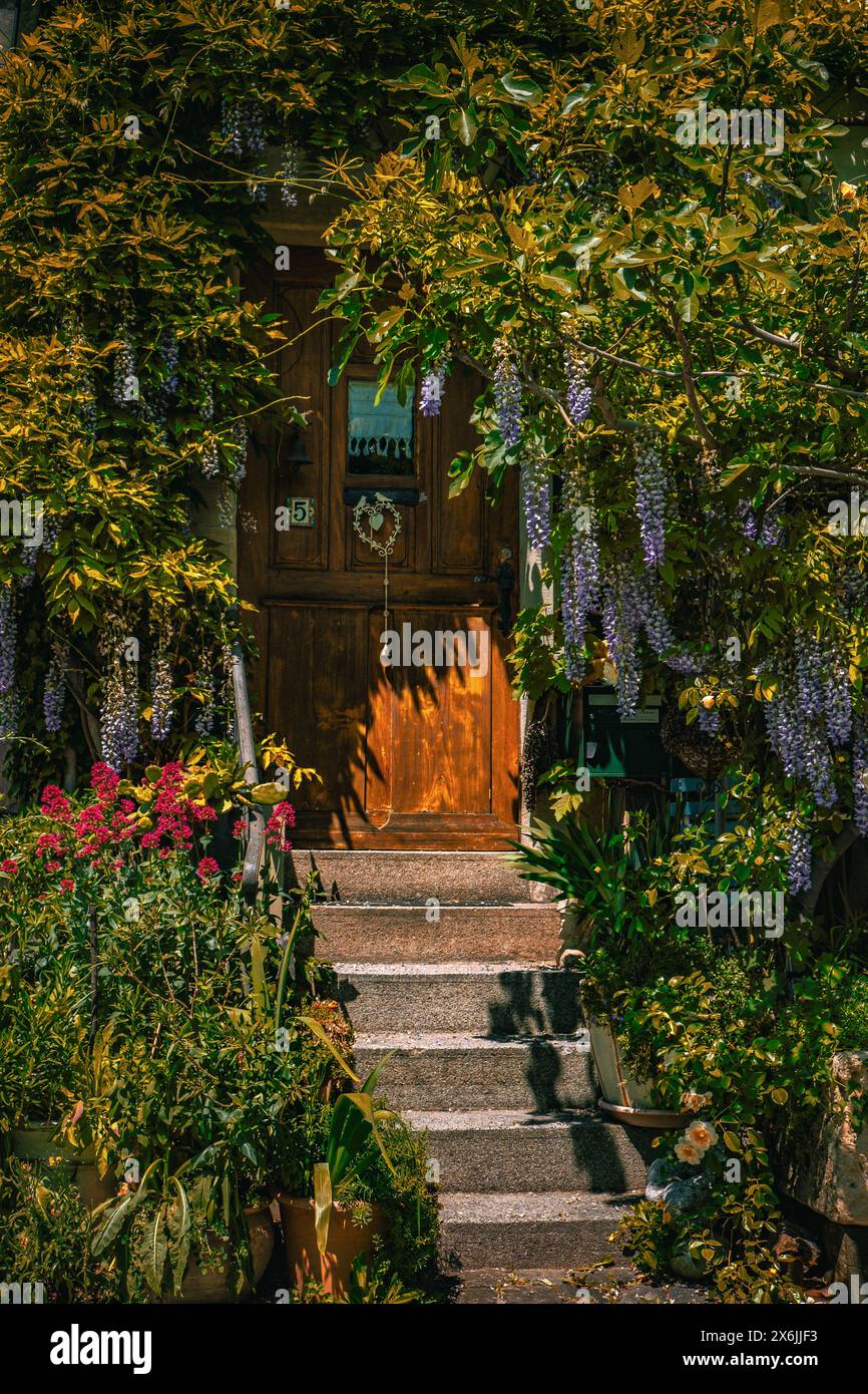 Eye catching entrance hi-res stock photography and images - Alamy