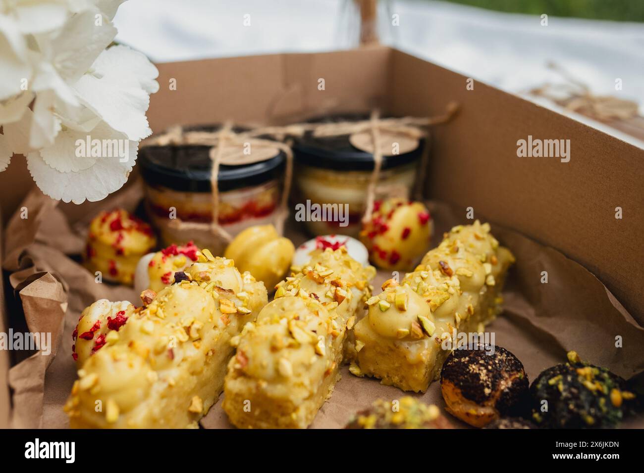 Sumptuous floral display hi-res stock photography and images - Alamy