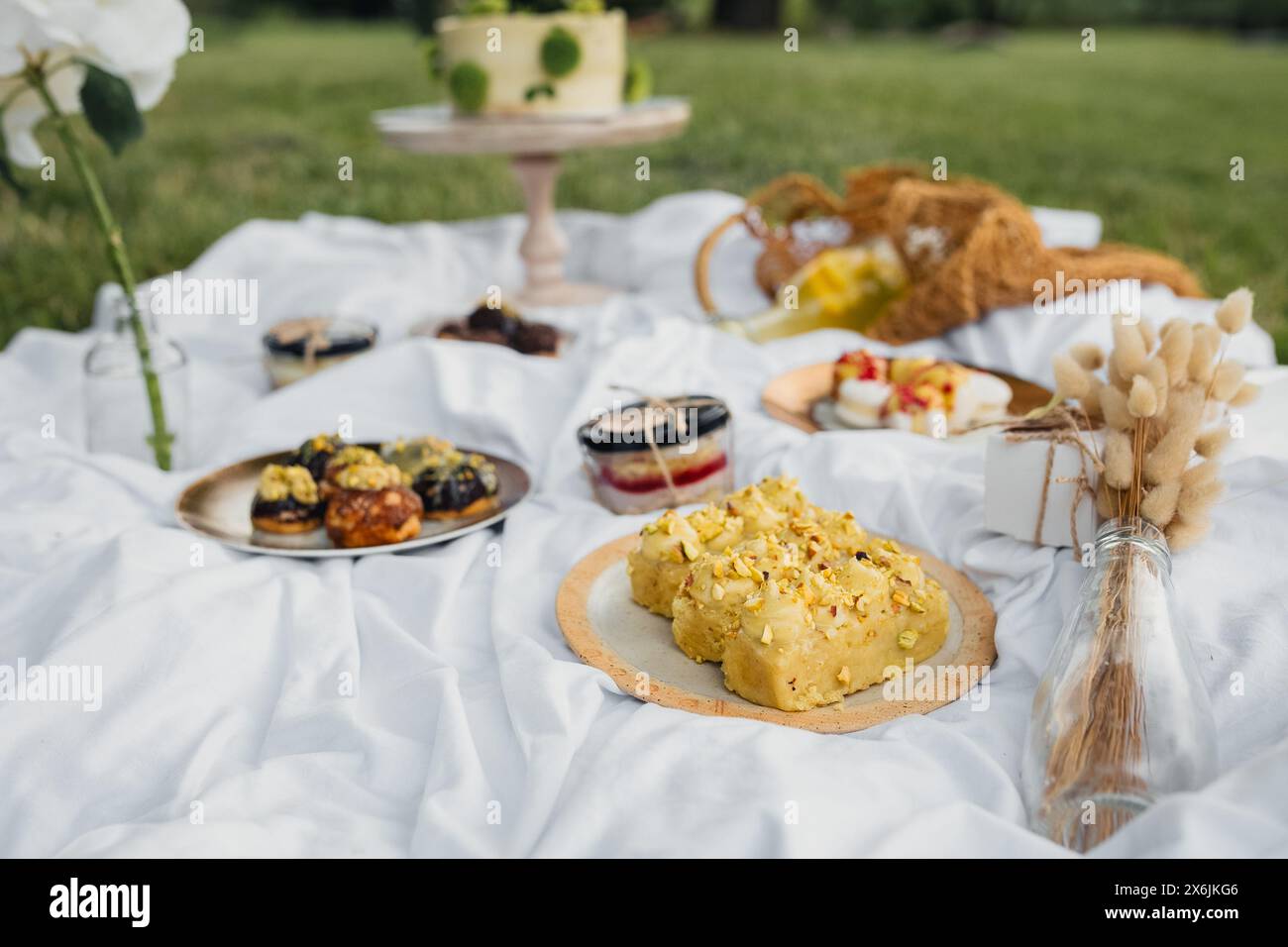 Summer afternoon picnic basket hi-res stock photography and images - Alamy