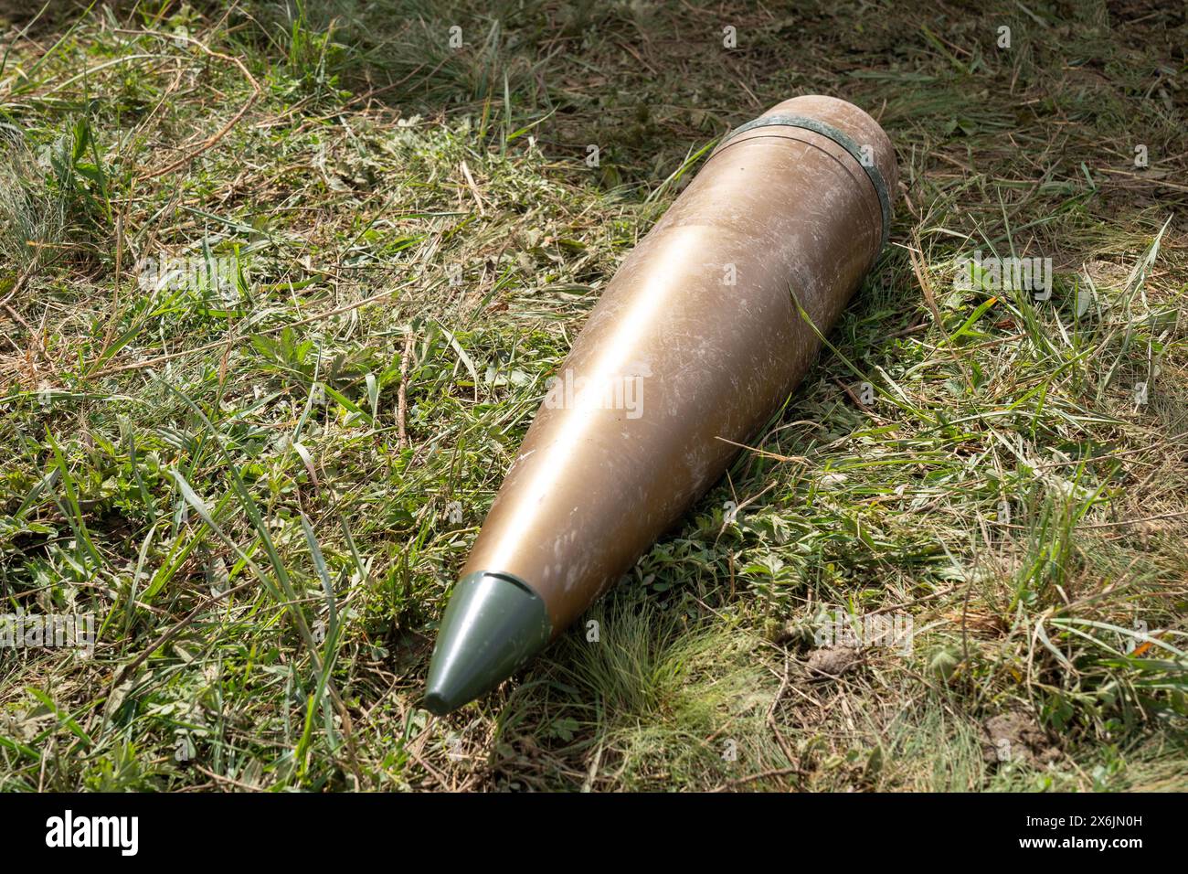 Panzerhaubitze 2000 (PzH 2000) self-propelled howitzer 155 mm gun ammunition on the ground Stock ...
