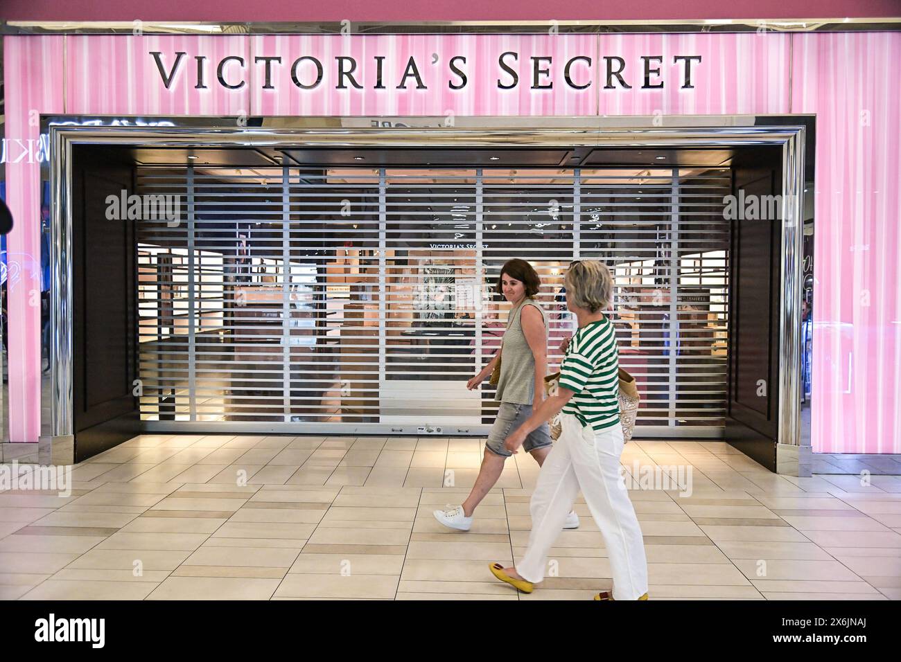 Victoria secret hi-res stock photography and images - Alamy