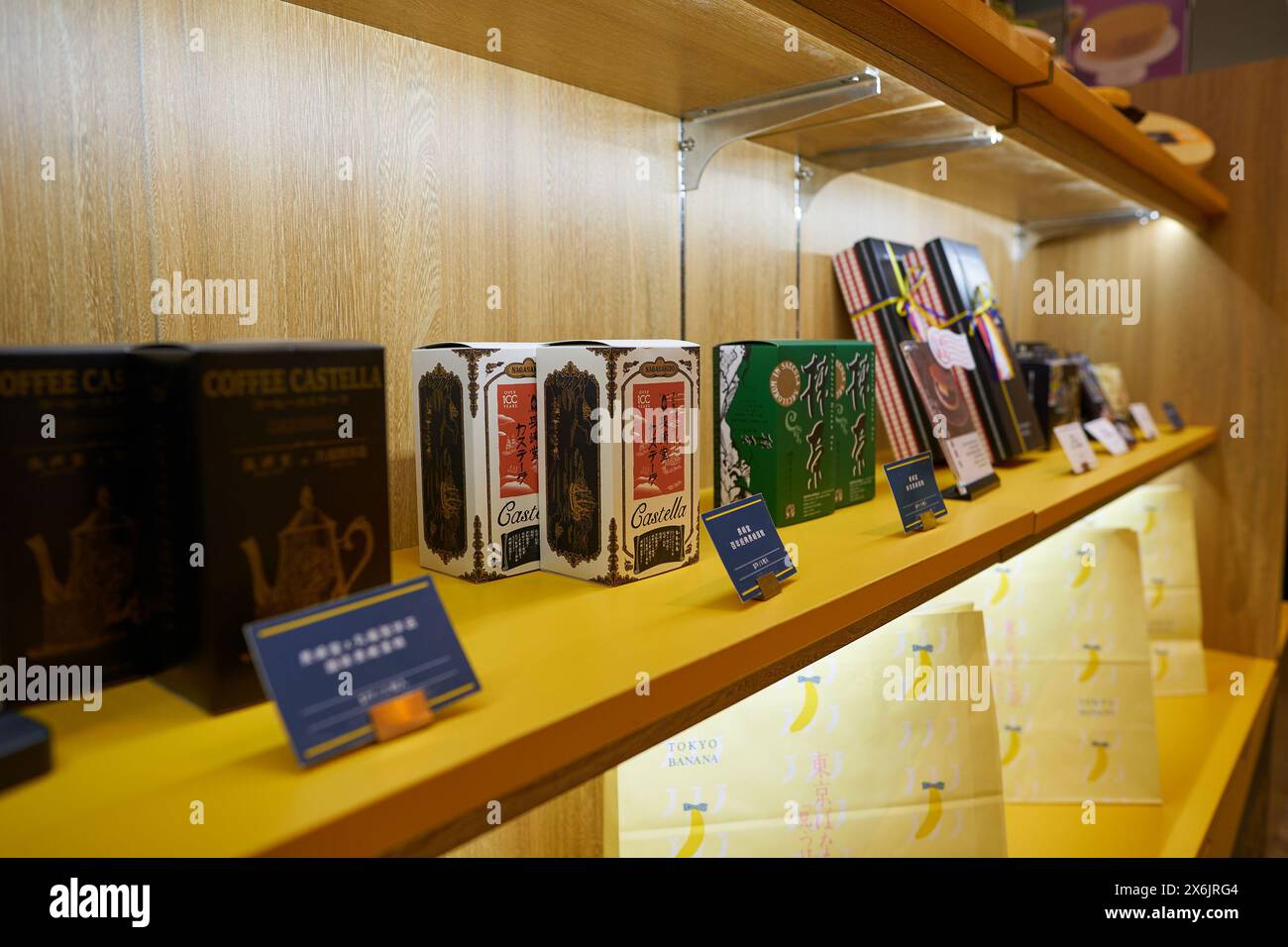 HONG KONG, CHINA - DECEMBER 04, 2023: Luna Cake at New Town Plaza shopping mall Stock Photo - Alamy