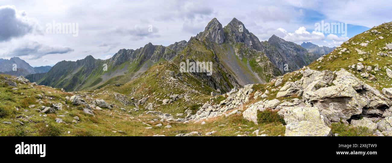 Pointed rocky mountain peaks Letterspitze and Steinwand on the ...