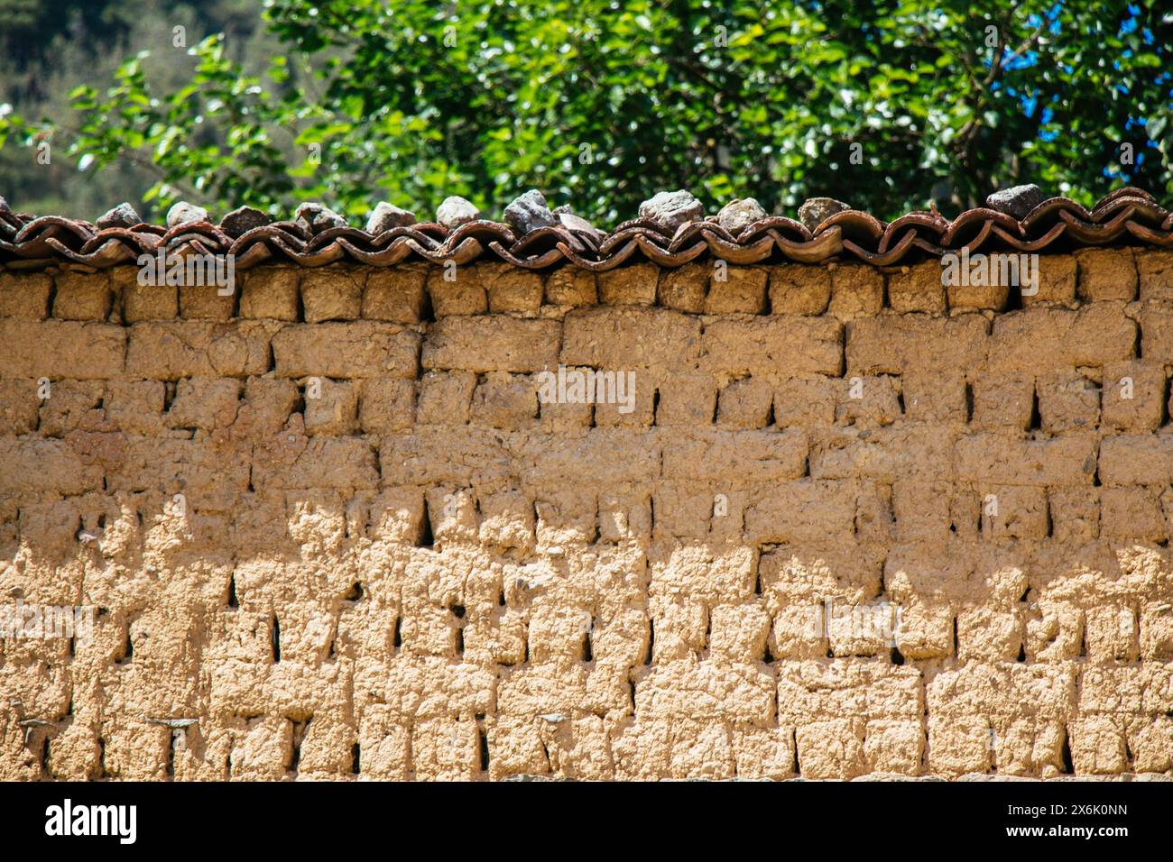 Old style grunge brick wall as a background Stock Photo - Alamy