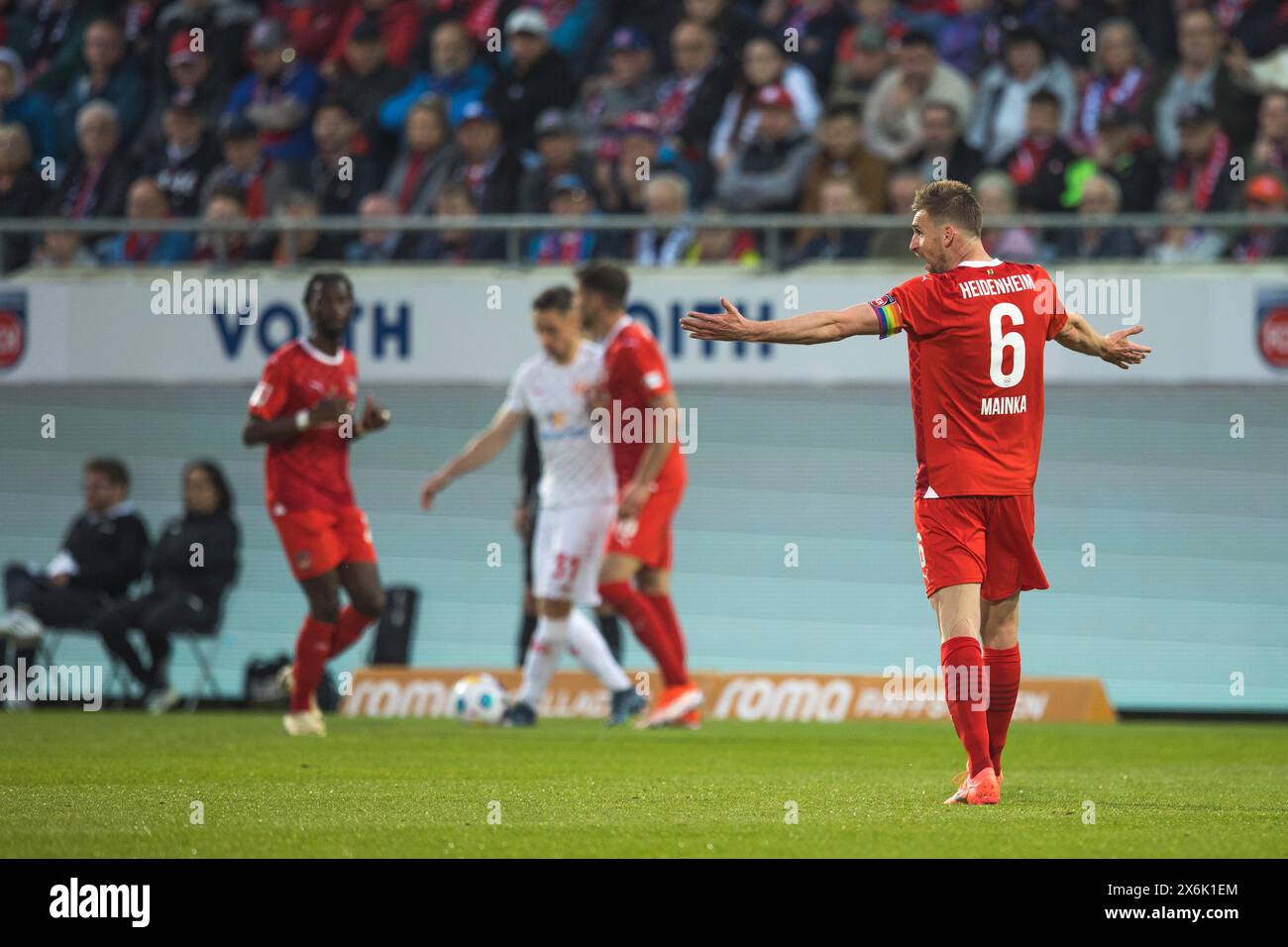 Football match, captain Patrick MAINKA 1.FC Heidenheim right, with ...