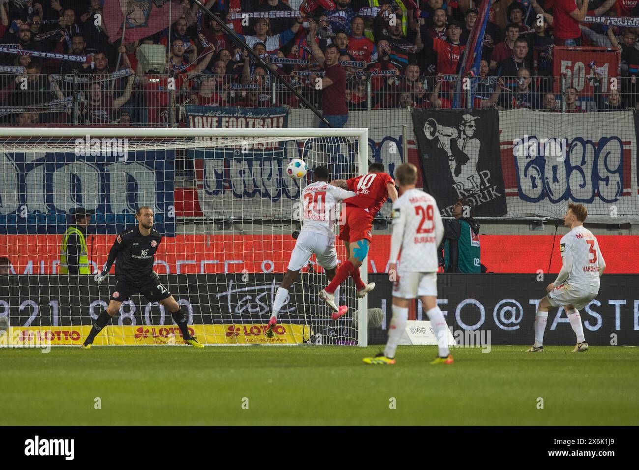 Football header goalkeeper hi-res stock photography and images - Alamy