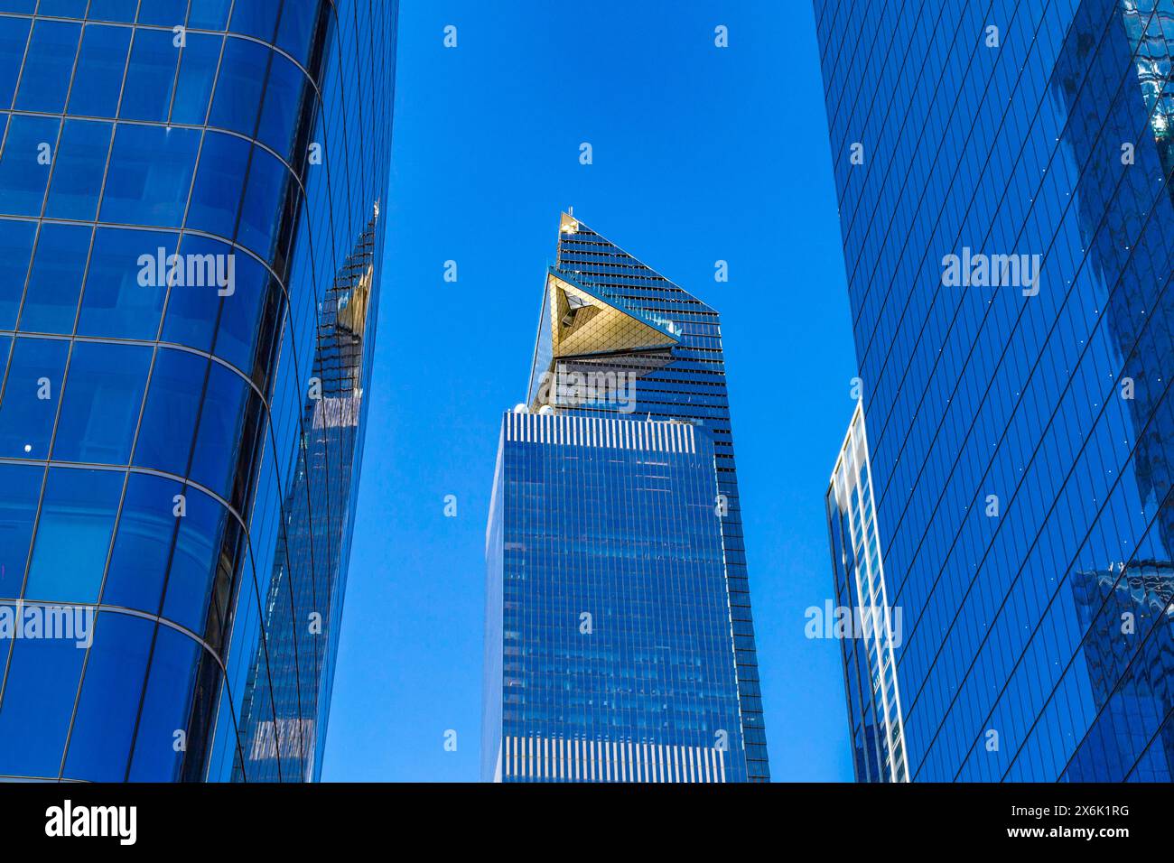 The Edge is the name of New York's highest viewing platform on the ...