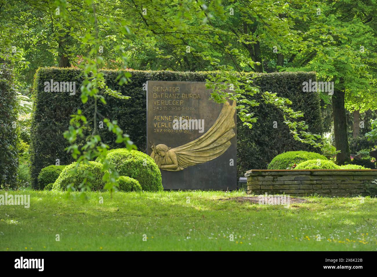 Burda grave hi-res stock photography and images - Alamy