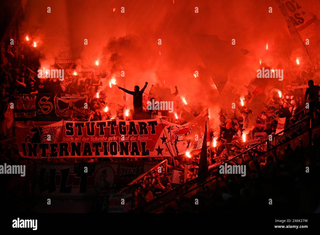 Bengalos, pyrotechnics, pyro, fireworks, fan block VfB Stuttgart ...