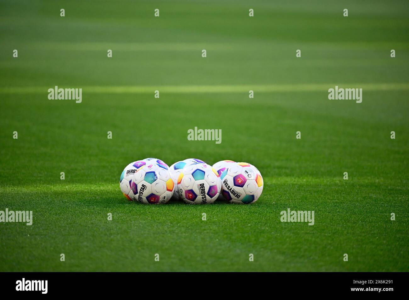 Allianz arena pitch hi-res stock photography and images - Alamy