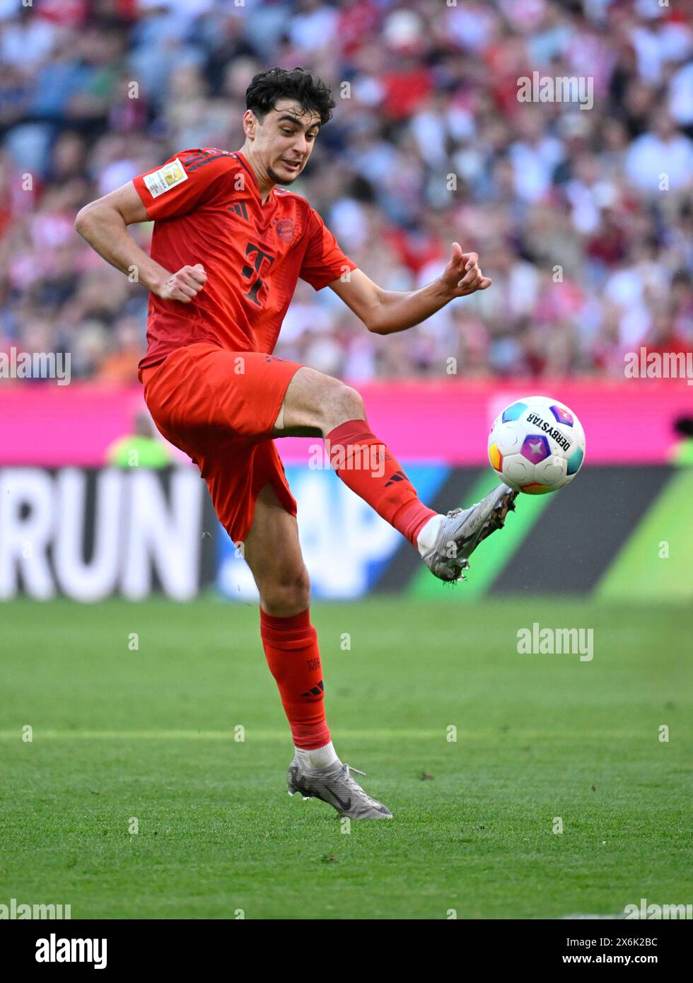 Aleksandar Pavlovic FC Bayern Munich FCB (45) Action on the ball ...