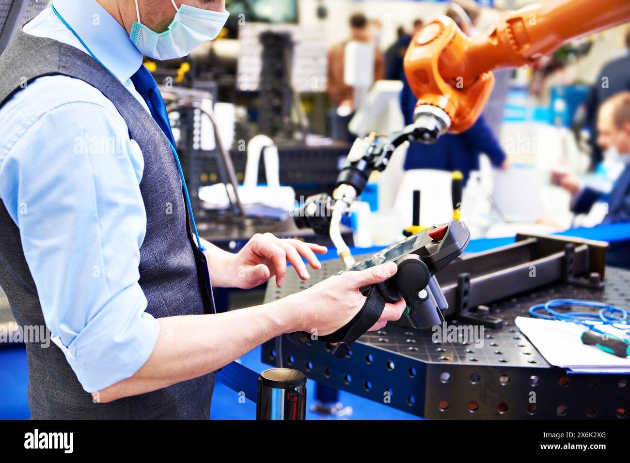 Robotic welder hi-res stock photography and images - Alamy