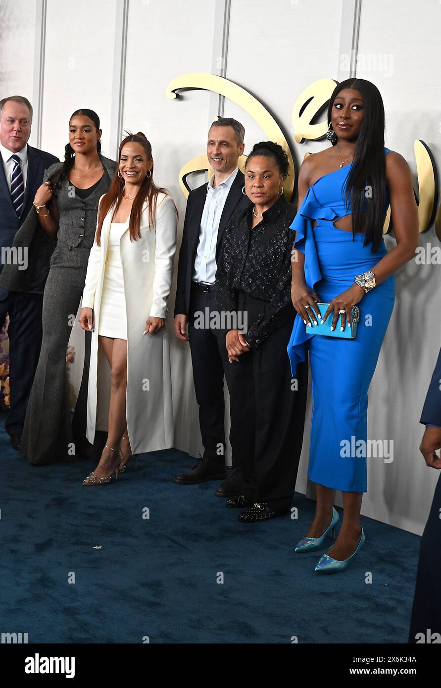 Womens basketball group, Elle Duncan, Dawn Staley and Anika Goomwacki ...
