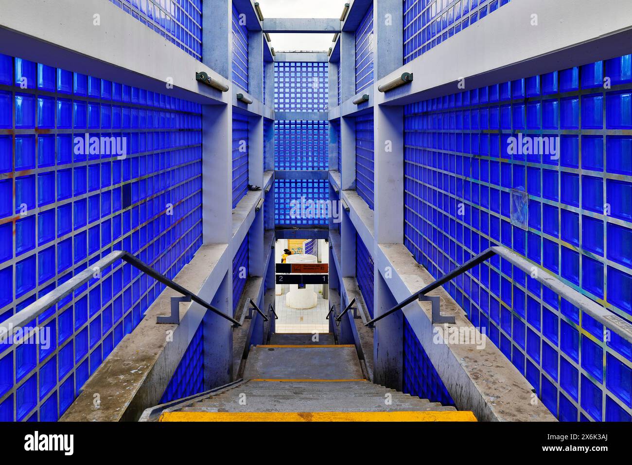 Access to Hanover-Nordstadt railway station, blue glass blocks and ...