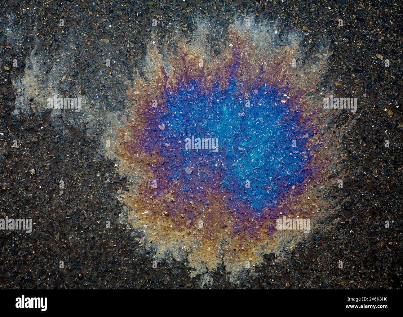 Oil spill on asphalt hi-res stock photography and images - Alamy