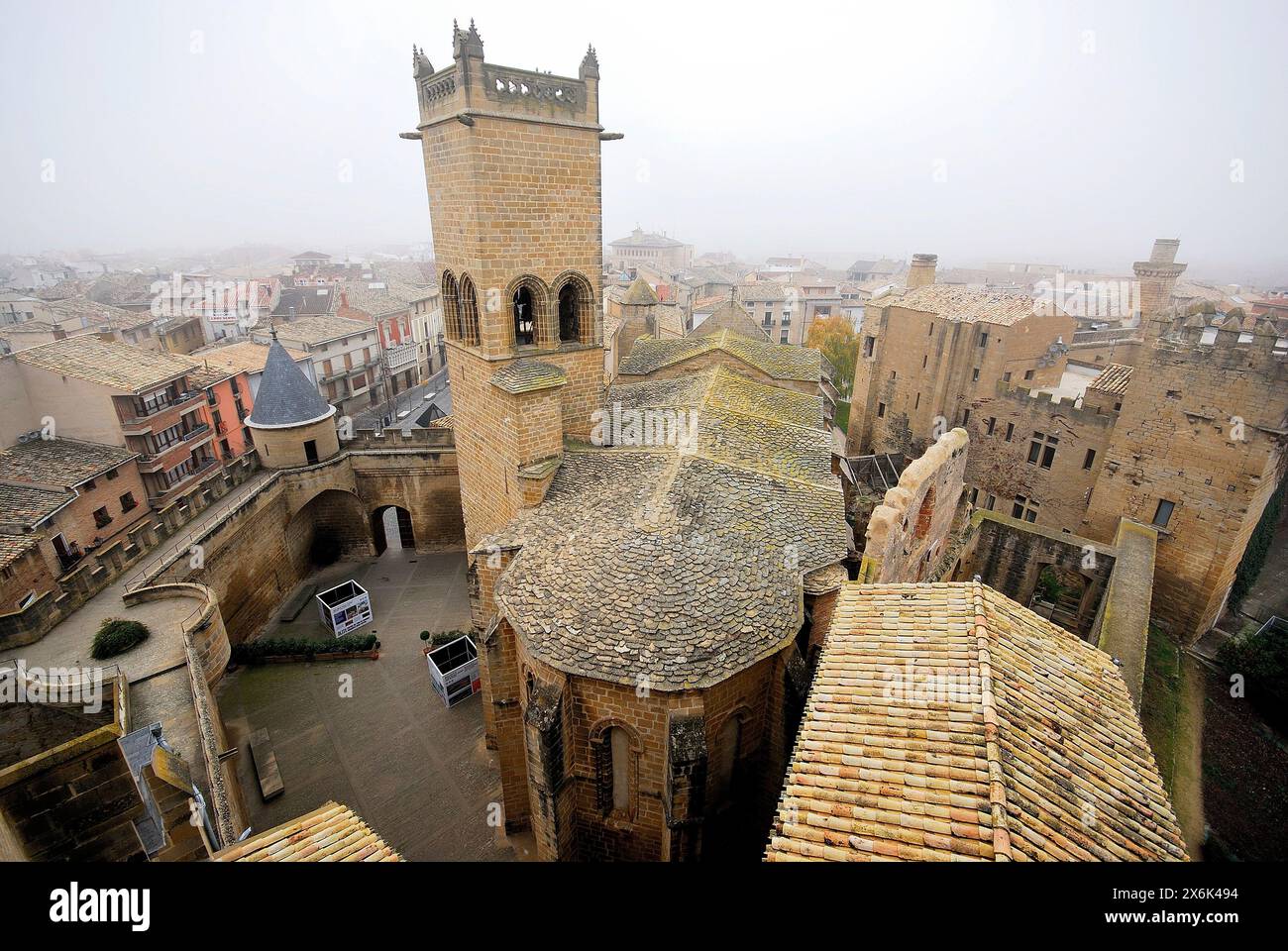Olite palace window hi-res stock photography and images - Alamy