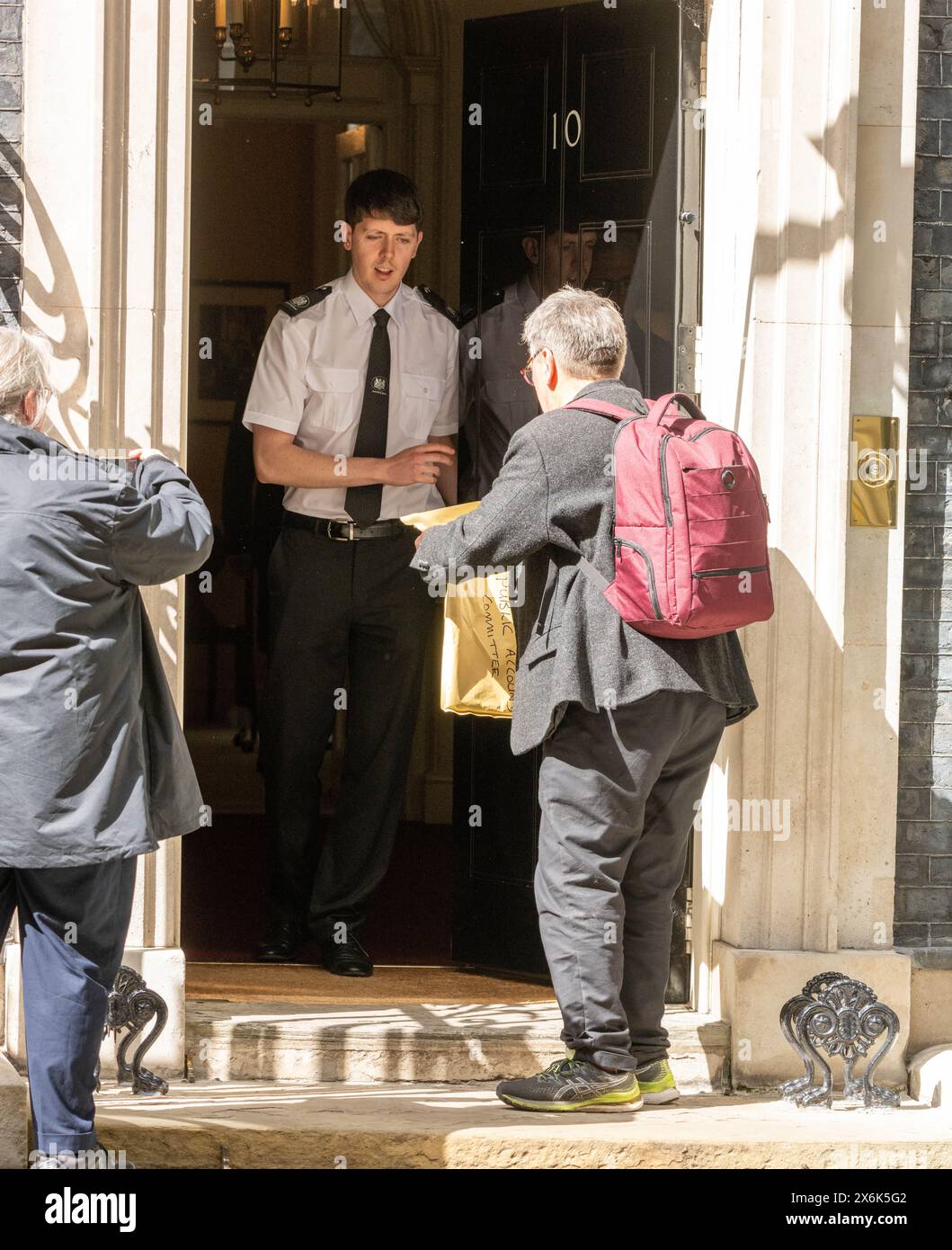 Stop loss policy hi-res stock photography and images - Alamy