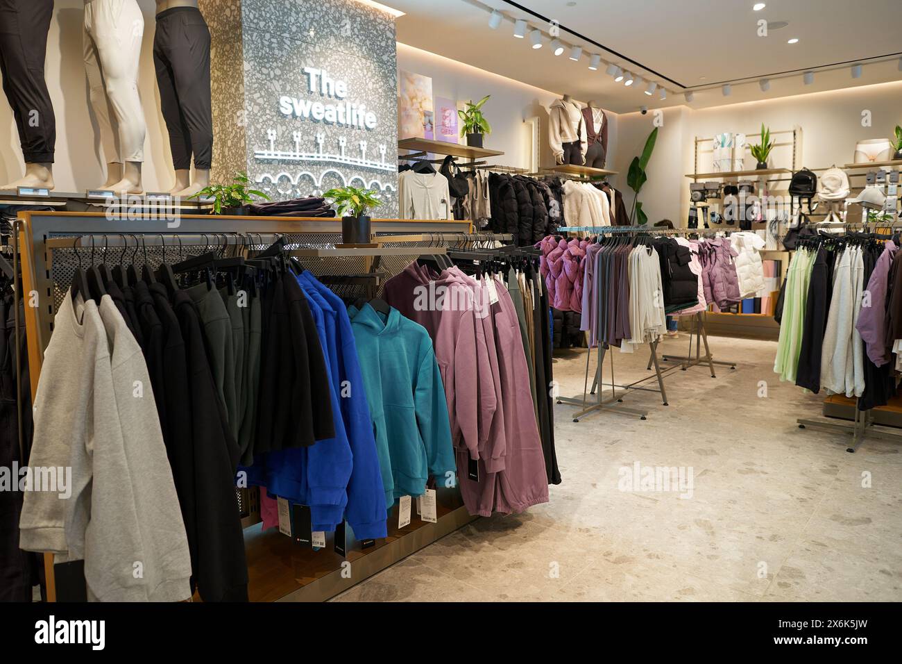 Lululemon store interior hi-res stock photography and images - Alamy