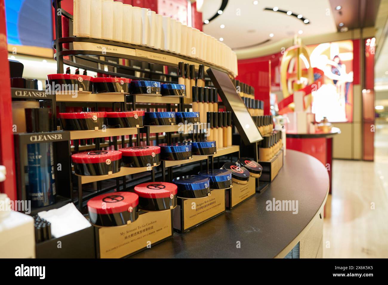 Hong kong cosmetics shop people hi-res stock photography and images - Alamy