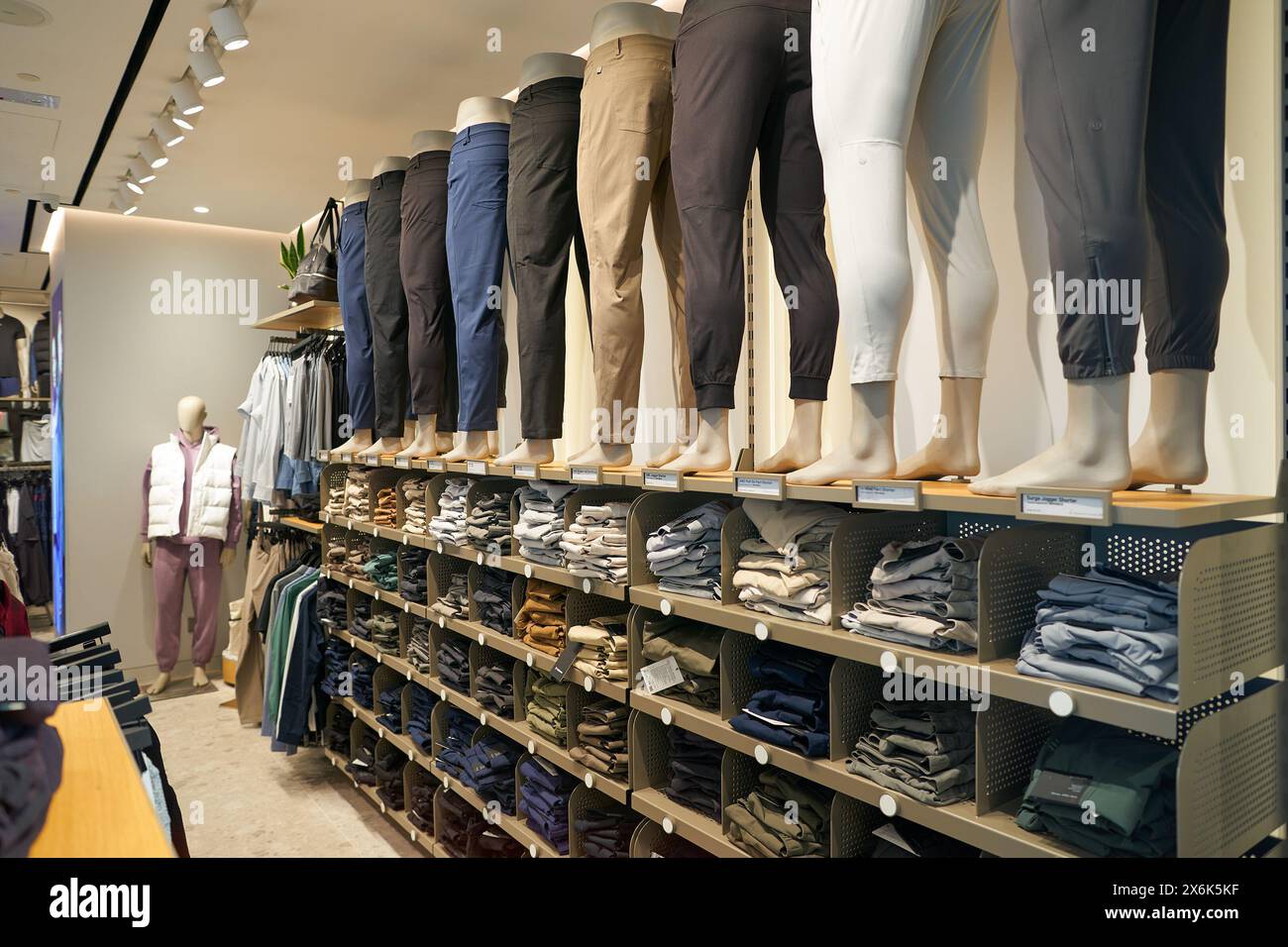 Lululemon store interior hi-res stock photography and images - Alamy