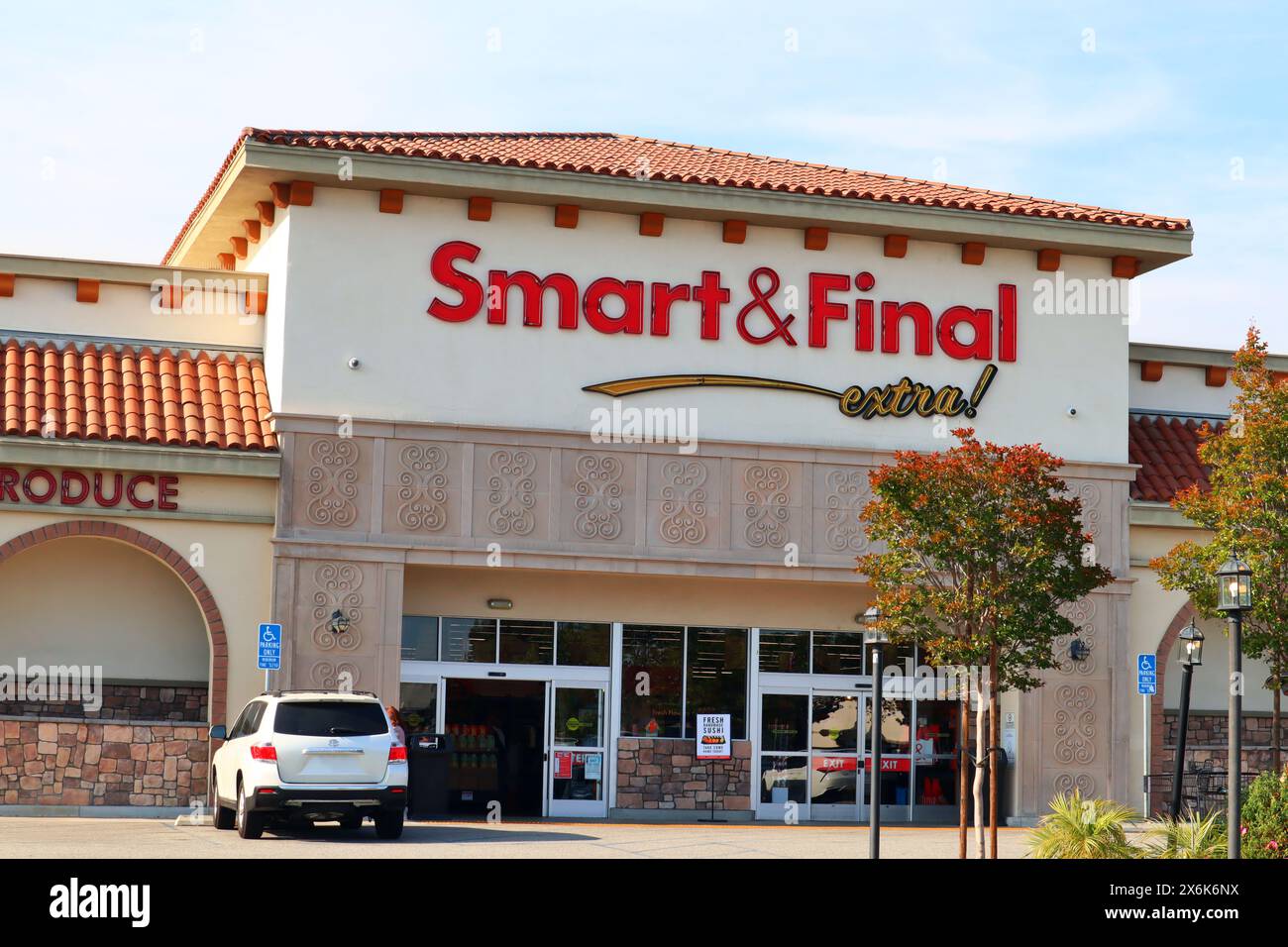 Smart and final logo hi-res stock photography and images - Alamy