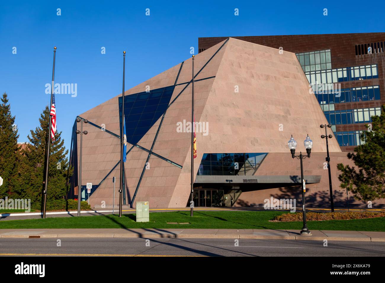 The McNamara Alumni Center on the campus of the University of Minnesota ...