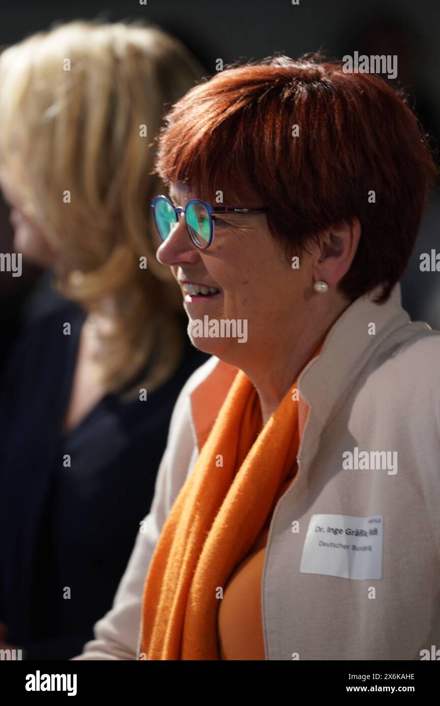 Mdm symbol hi-res stock photography and images - Alamy