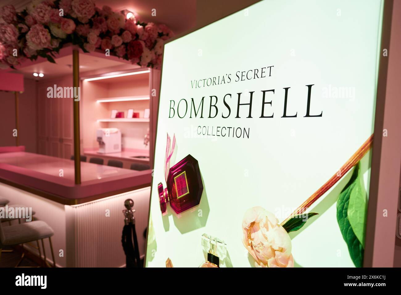 Victorias secret advertisement hi-res stock photography and images - Alamy