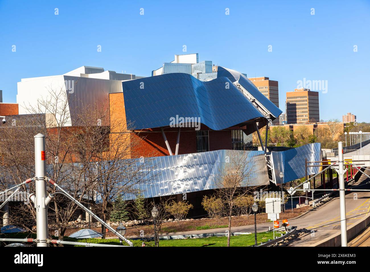 Weisman Art Museum on the campus of University of Minnesota designed by ...