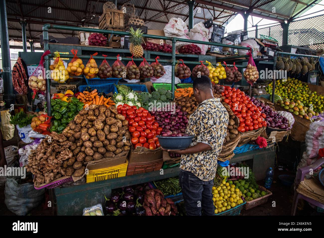 Fruits and vegetables for sale at Marikiti market, Mombasa, Kenya ...