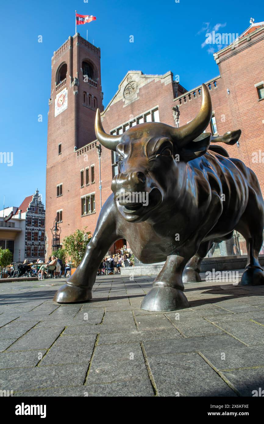 Amsterdam stock exchange building hi-res stock photography and images ...