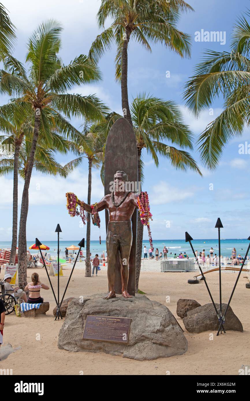Duke Paoa Kahanamoku Statue, Waikiki Beach, Honolulu, Oahu, Hawaii ...