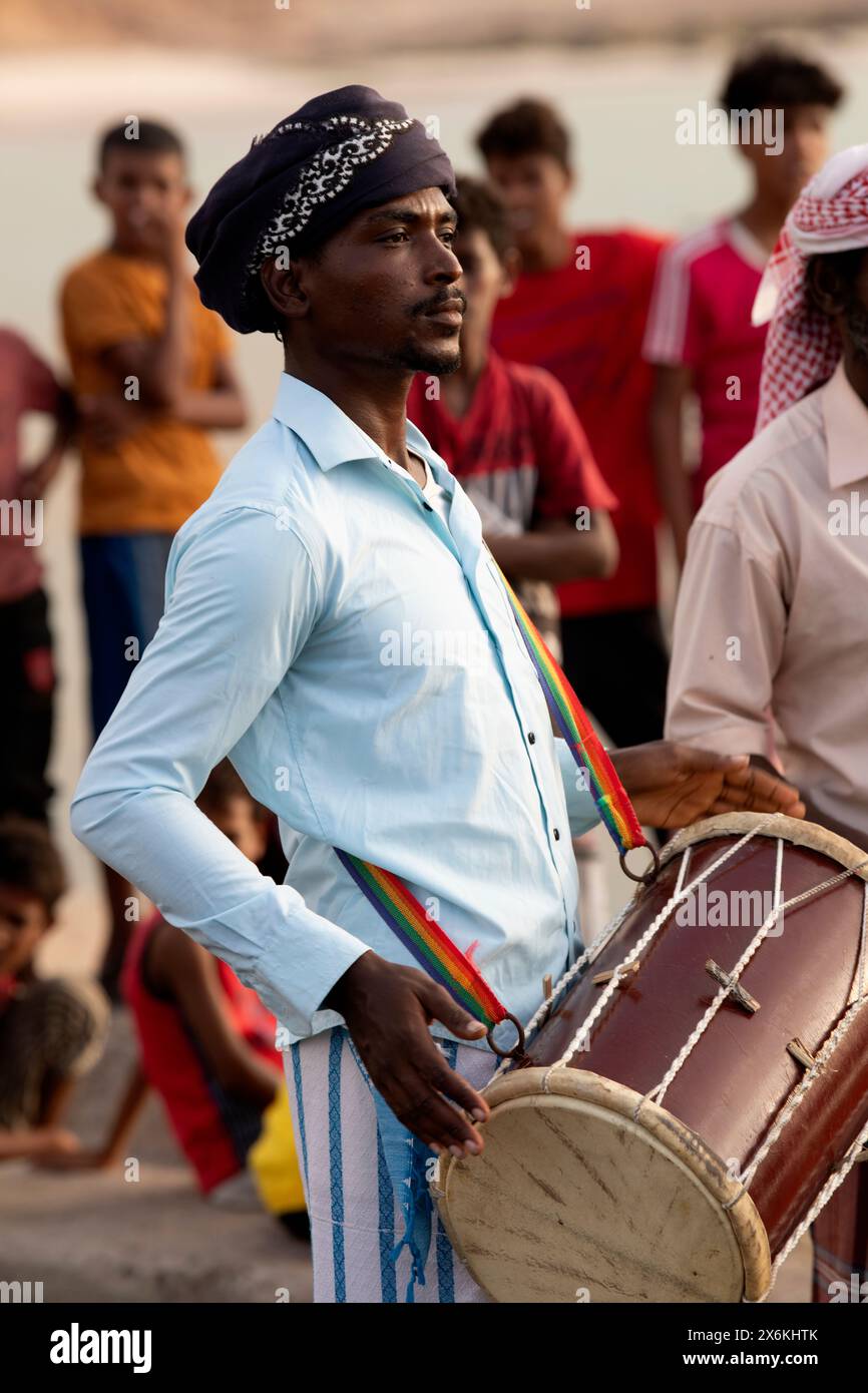 Yemen traditional music hi-res stock photography and images - Alamy