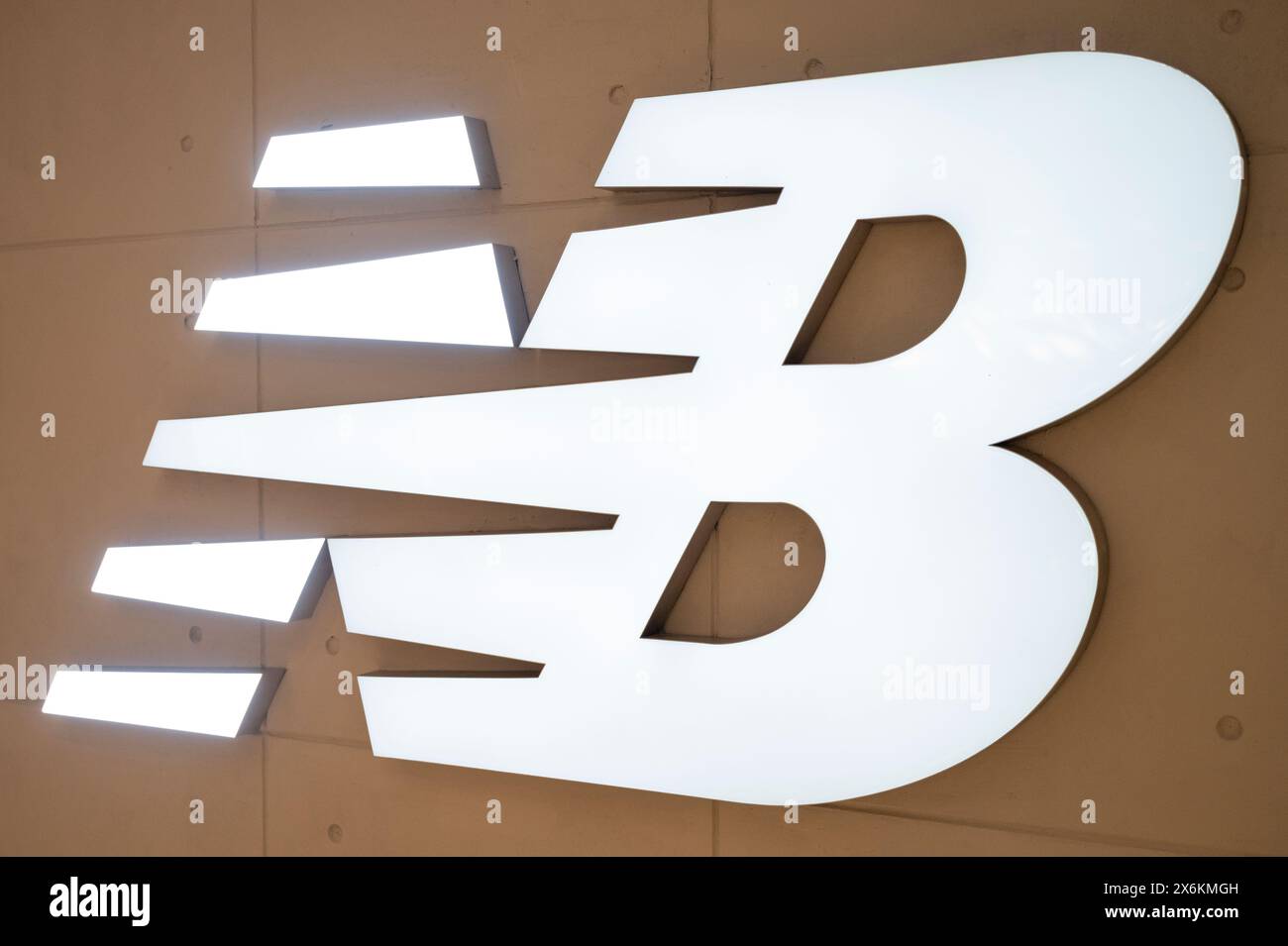 New balance logo brand hi-res stock photography and images - Alamy