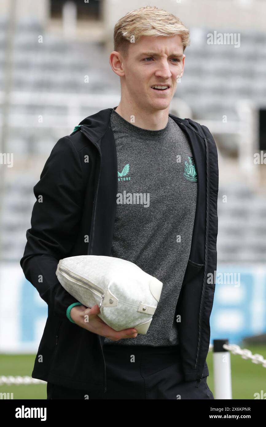 Anthony Gordon of Newcastle arrives - Newcastle United v Sheffield ...