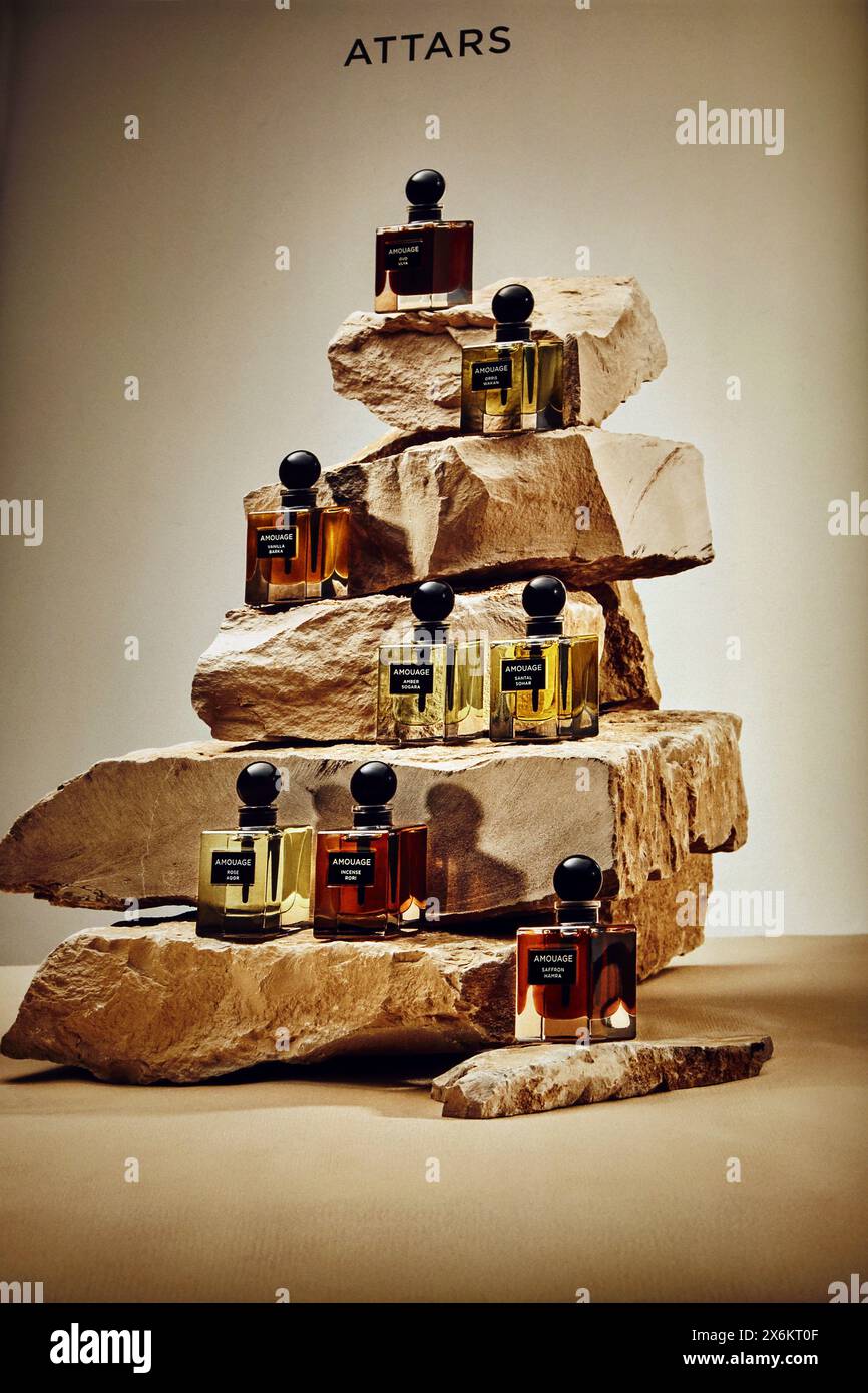Perfume advert hi-res stock photography and images - Alamy