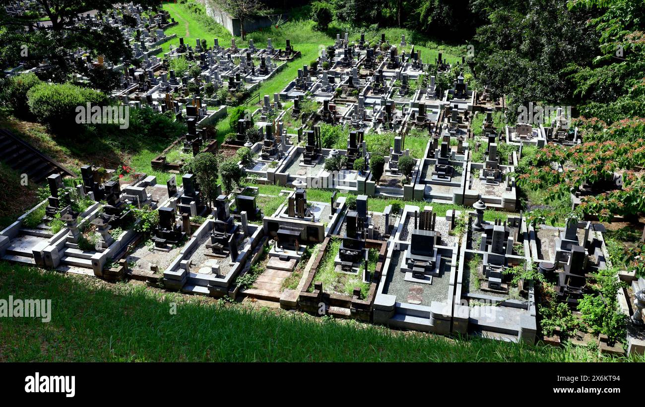 Japanese cemetery graveyard temple hi-res stock photography and images ...