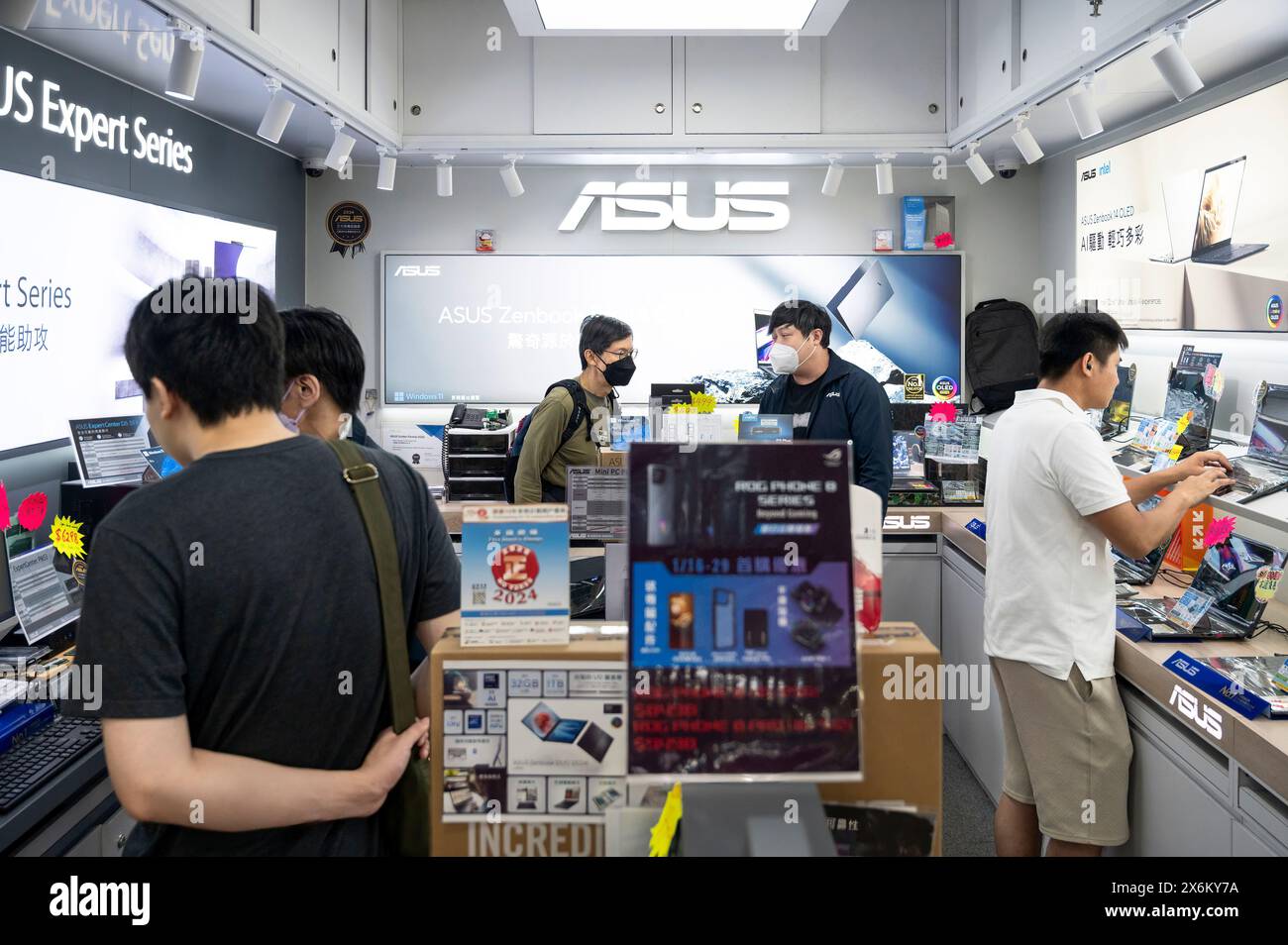 Asus store hi-res stock photography and images - Alamy