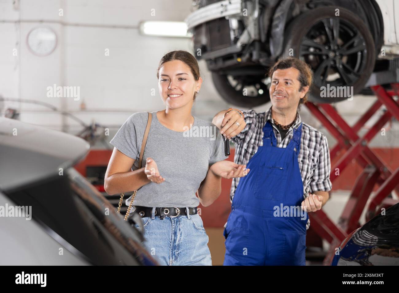 Auto mechanic female customer communicating hi-res stock photography ...