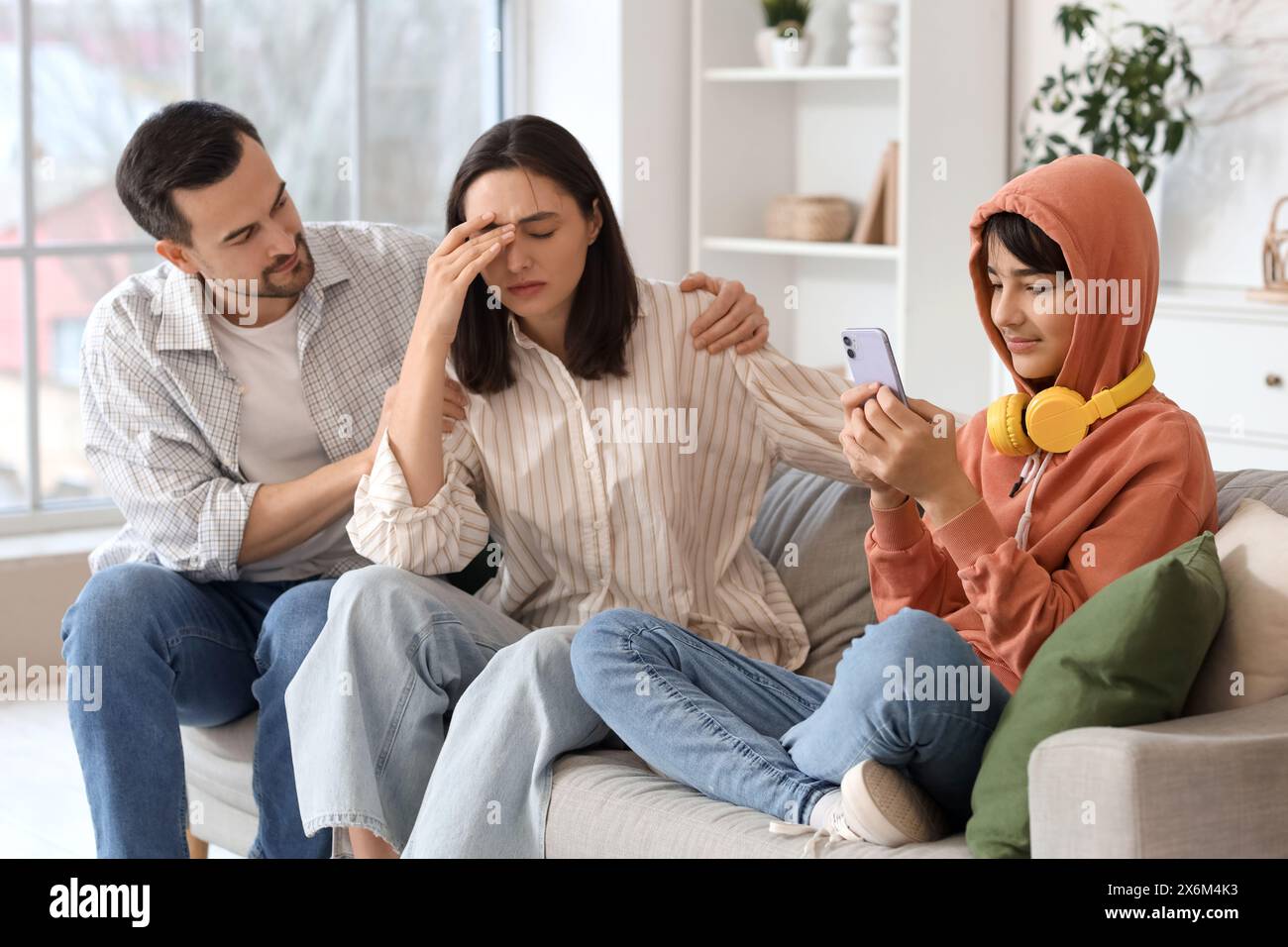Teenager parents angry phone hi-res stock photography and images - Alamy