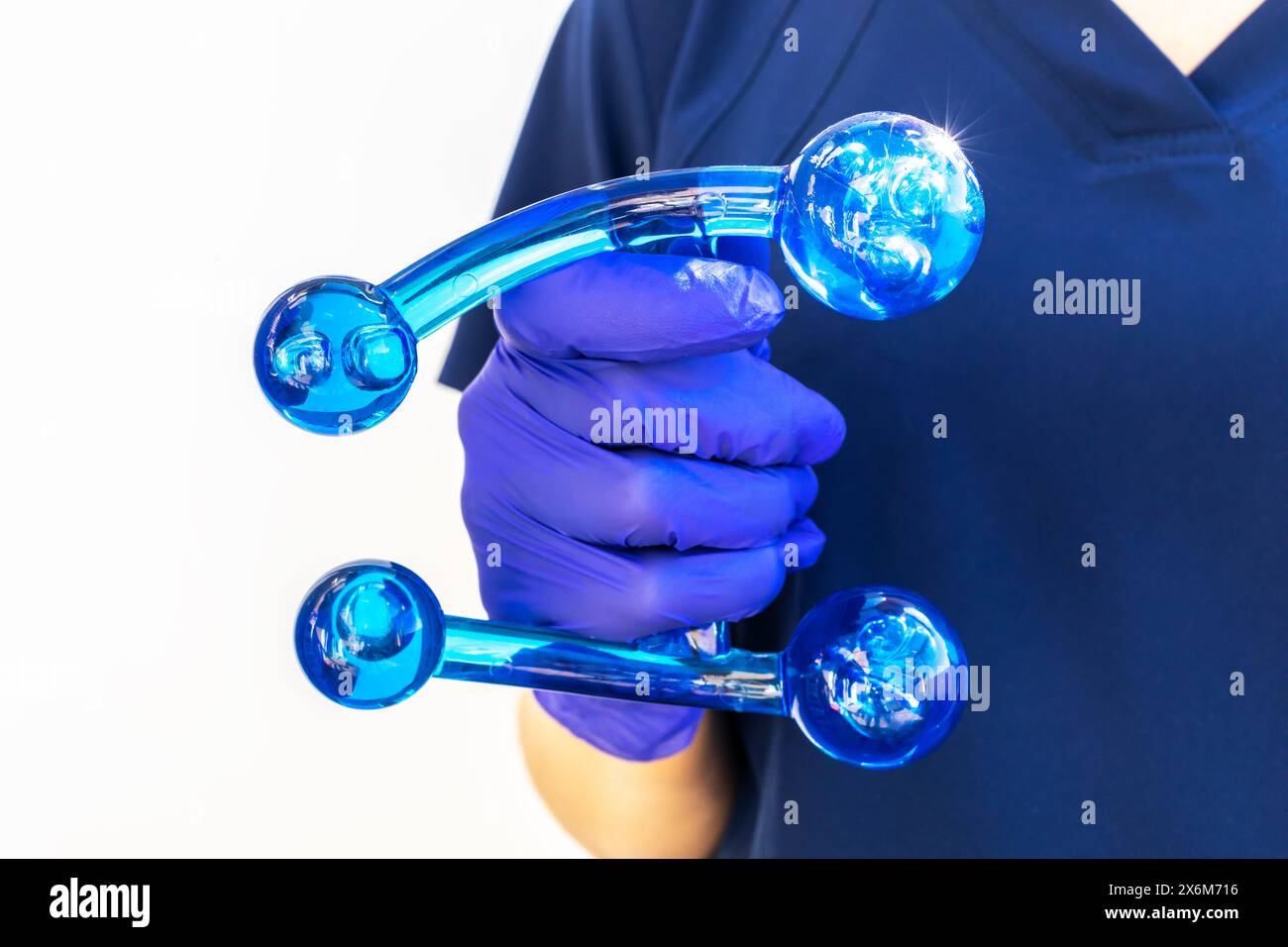 Cropped unrecognizable hand holds hi-res stock photography and images ...