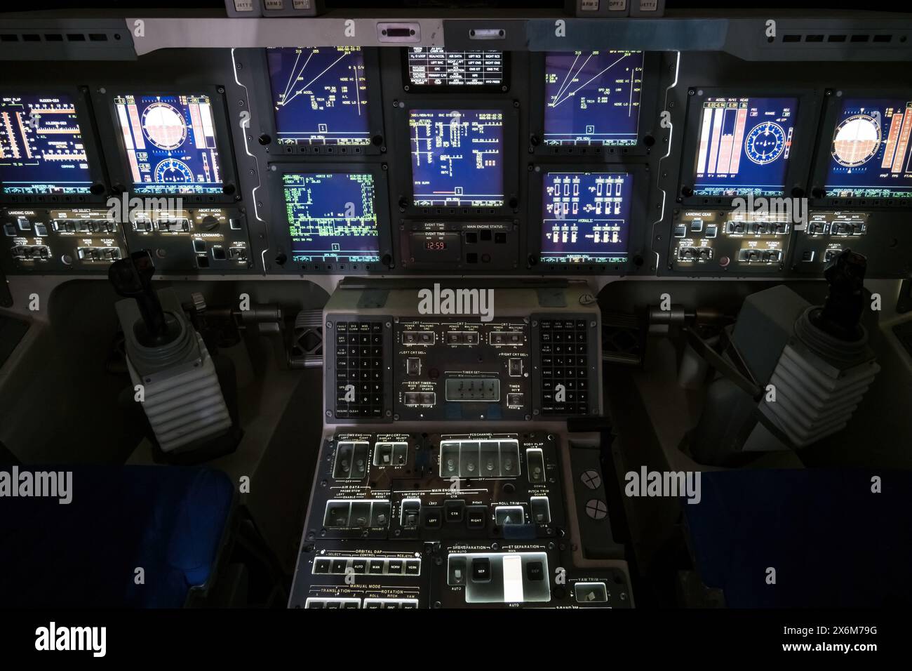 Cockpit of the Space Shuttle Independence at Space Center Houston ...