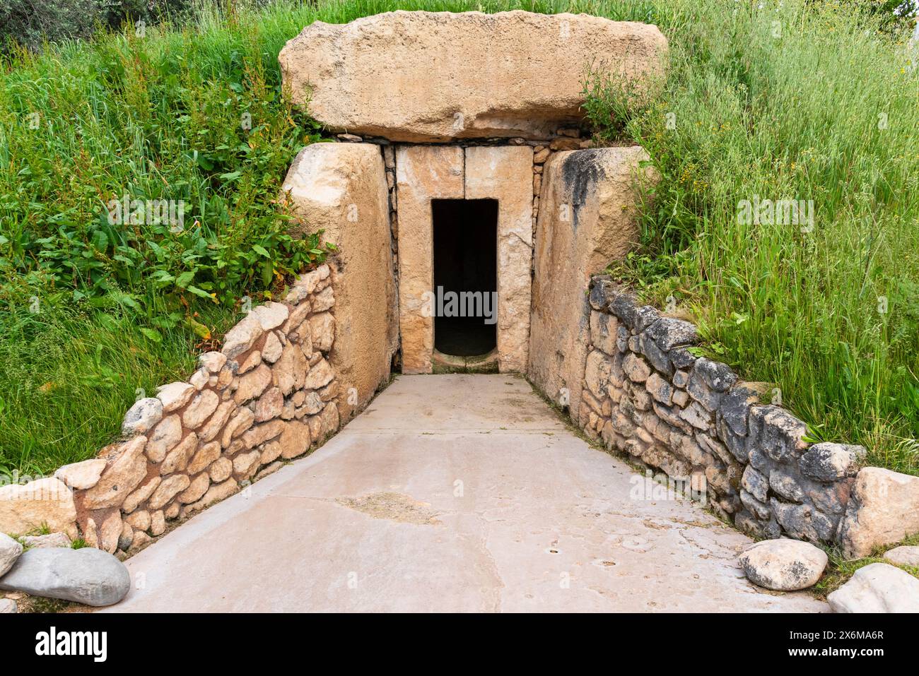 Monumento neolitico hi-res stock photography and images - Alamy