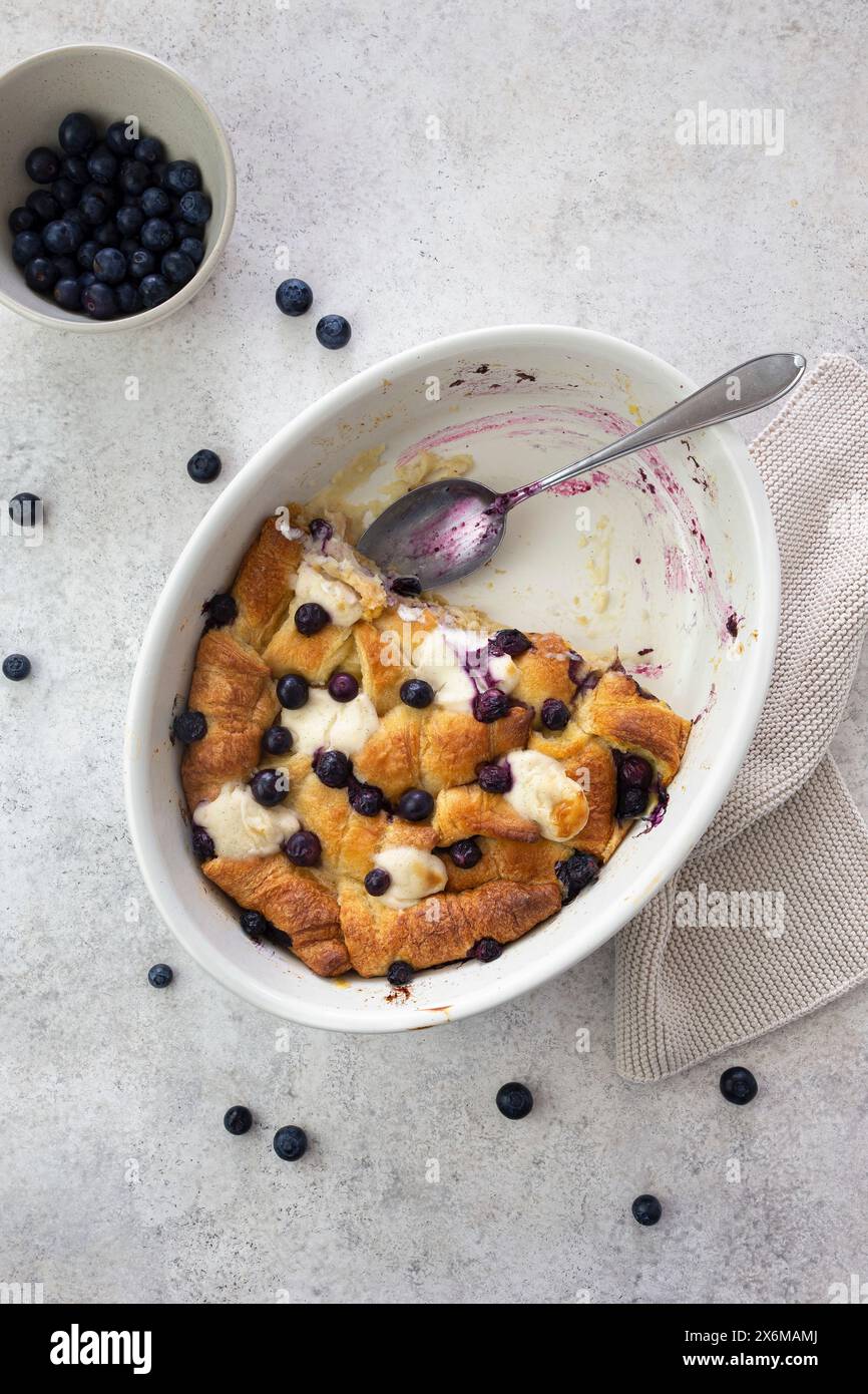 Breakfast casserole of croissants with blueberries and vegan 'cream ... Breakfast casserole of croissants with blueberries and vegan 'cream ...