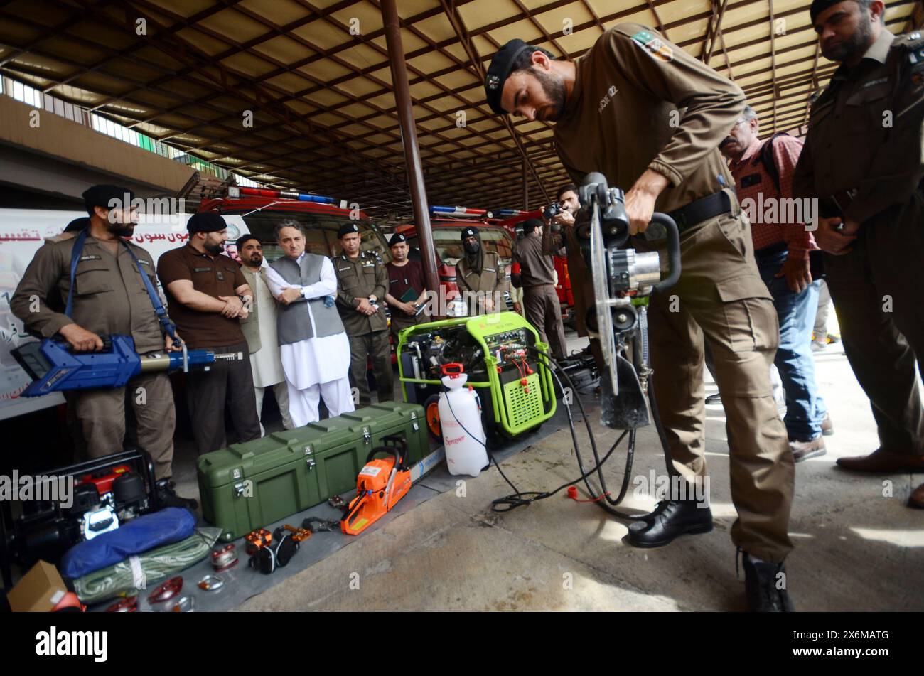 Peshawar, Peshawar, Pakistan. 15th May, 2024. Pakistan's rescue workers ...